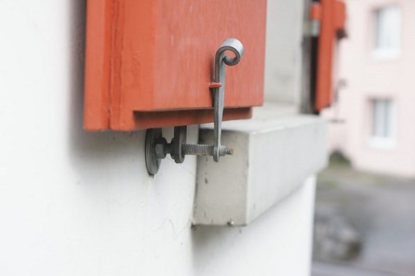 How to Build a DIY Driveway Gate - Full Guide