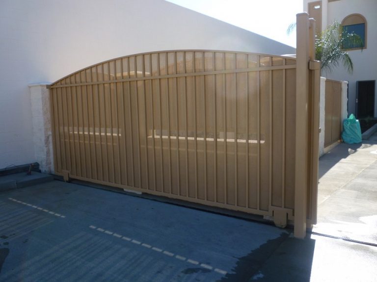How to Build a DIY Driveway Gate - Full Guide
