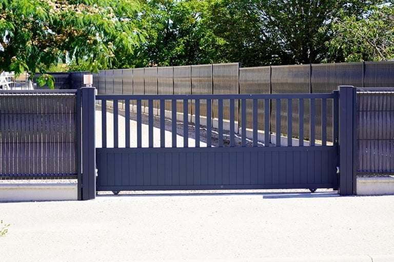 25 Driveway Gate Options and Alternatives