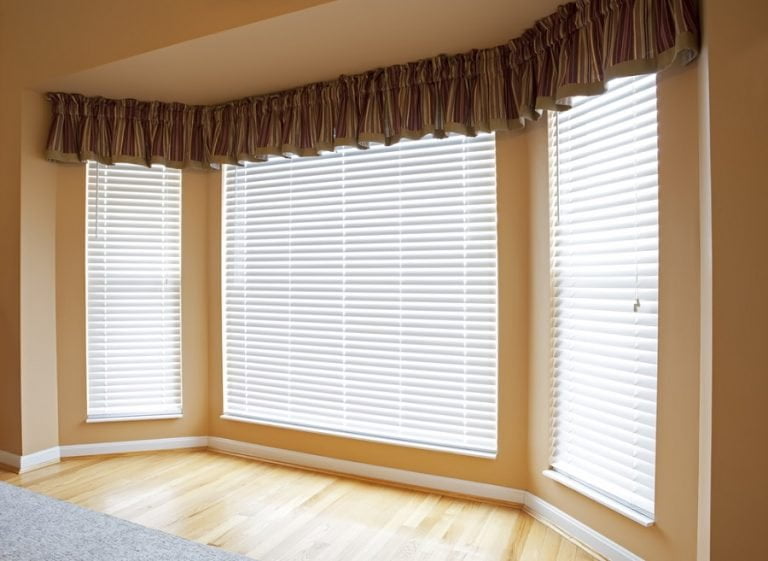 20 Elegant Bay Window Curtain Ideas and Trends