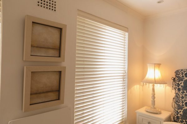 16 Stylish Window Blinds Ideas for Bedroom