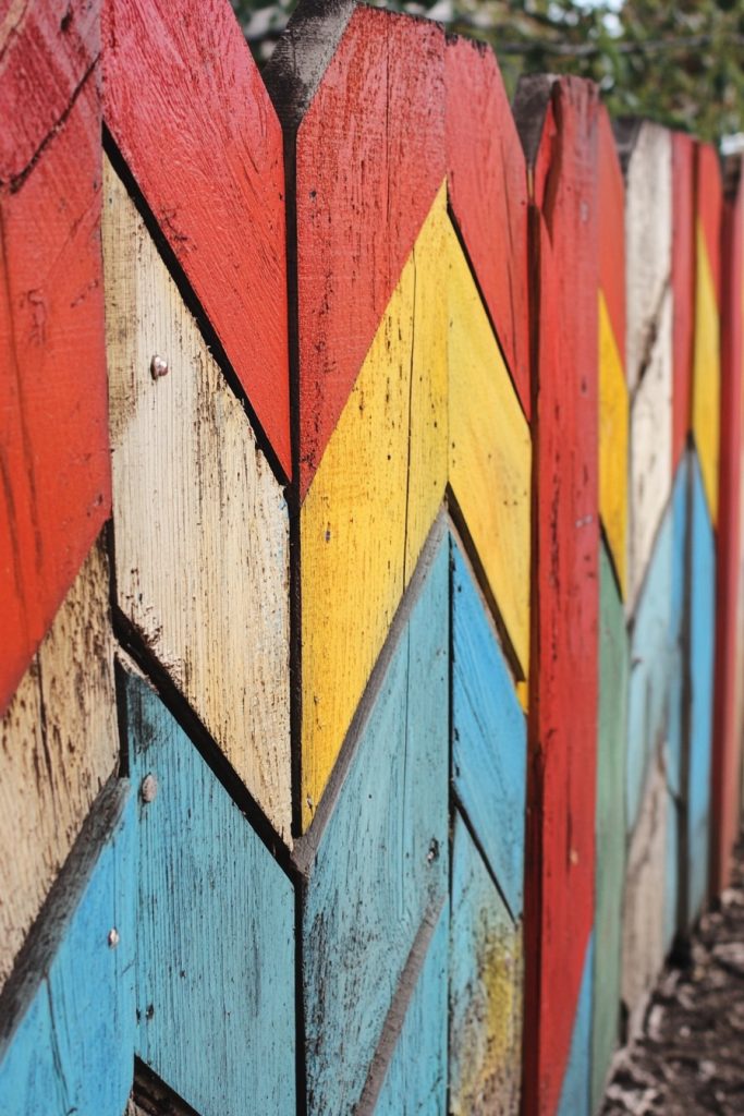 39 Vibrant Colored Fence Ideas to Transform Your Yard