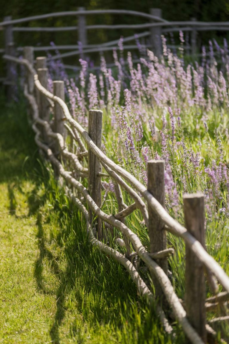 33 Natural Fence Ideas That Add Charm and Privacy