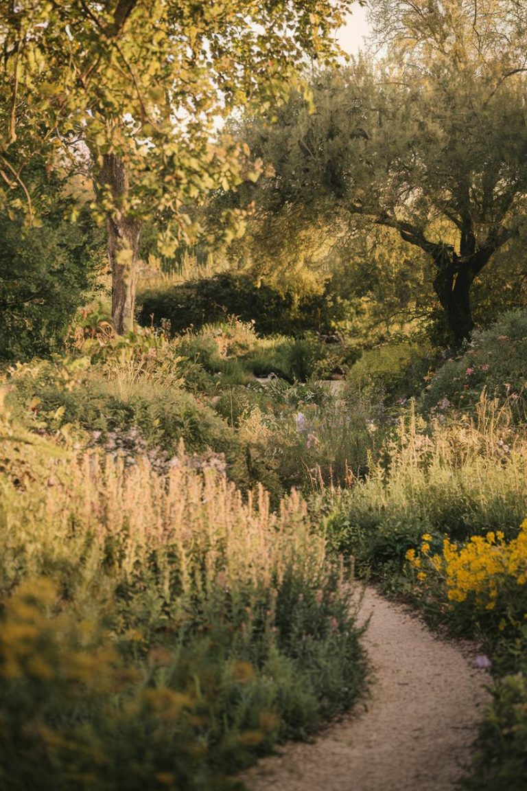 47 Natural Garden Ideas for Easy Outdoor Beauty