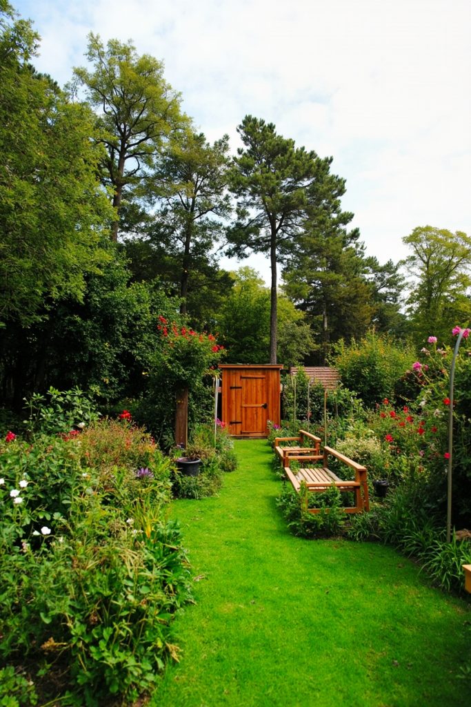 47 Natural Garden Ideas for Easy Outdoor Beauty