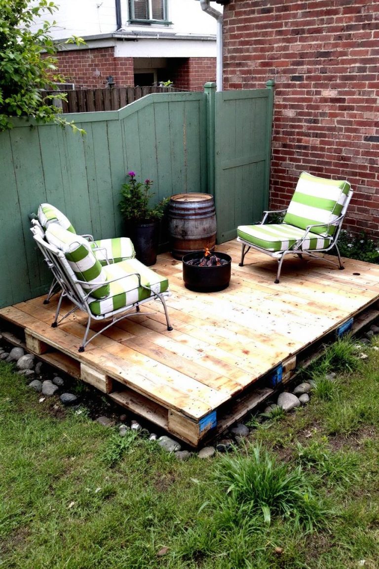 19 Patio Decks with Pallet Wood That Will Knock Your Socks Off