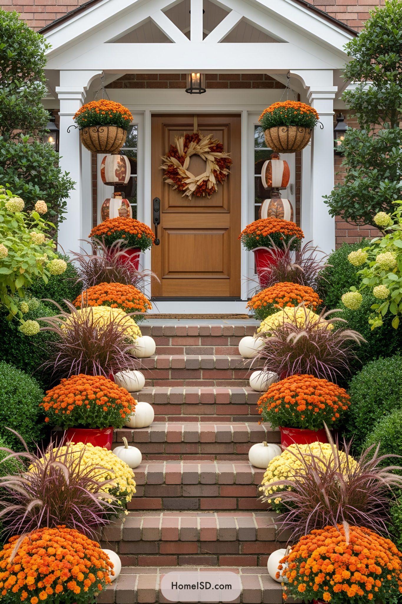 18 Fall Garden Decor Ideas That Are Unbe-leaf-ably Charming
