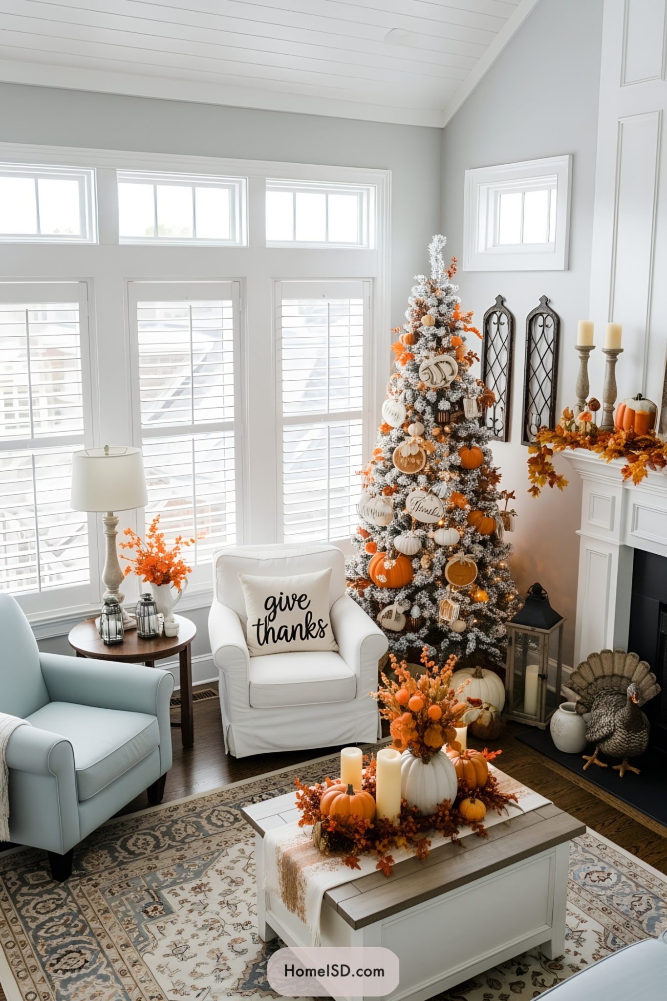 13 Thanksgiving Trees to Spruce Up Your Holiday Decor