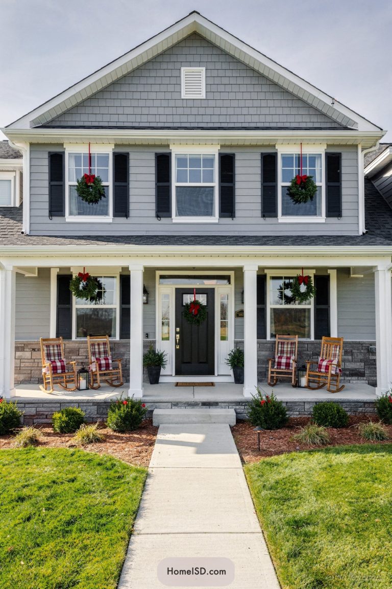 22 Charming Christmas Outdoor Window Wreaths to Put Your House into ...