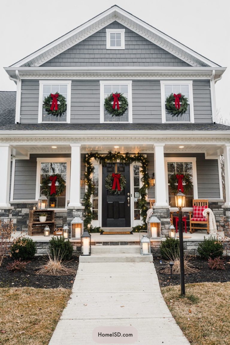 22 Charming Christmas Outdoor Window Wreaths to Put Your House into ...