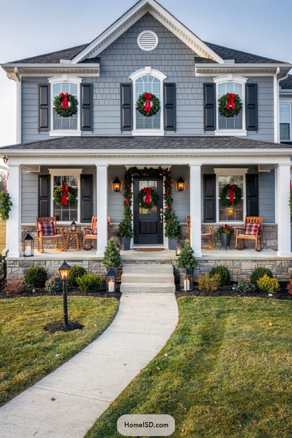 22 Charming Christmas Outdoor Window Wreaths to Put Your House into ...
