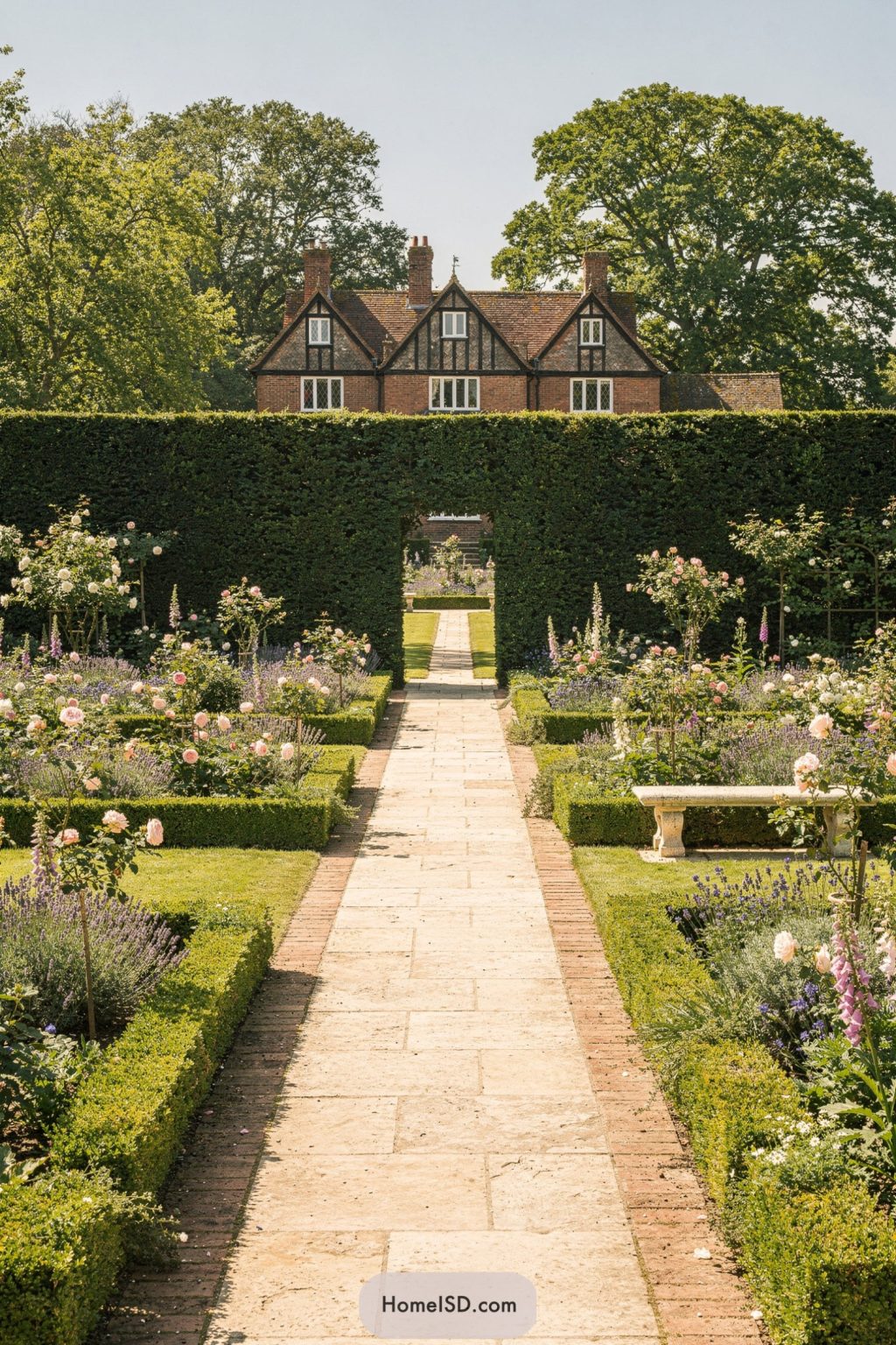 26 English Style Landscape Designs with Timeless Garden Charm