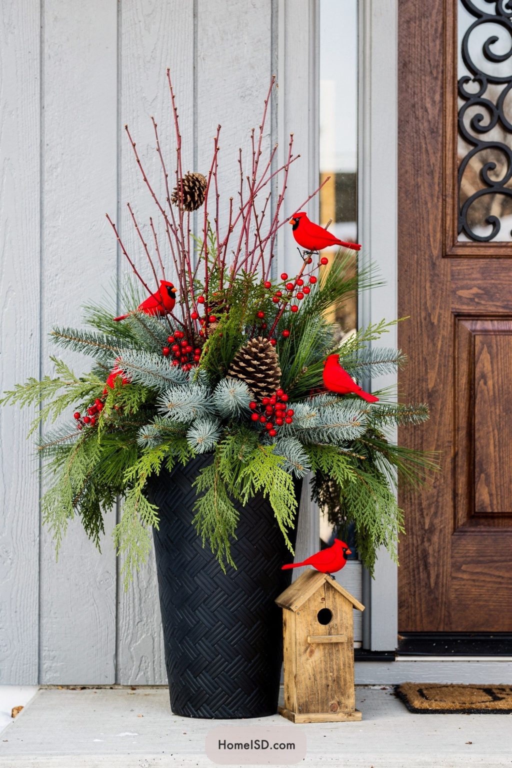 25 Cozy Front Porches with Winter Planters to Brighten Your Season