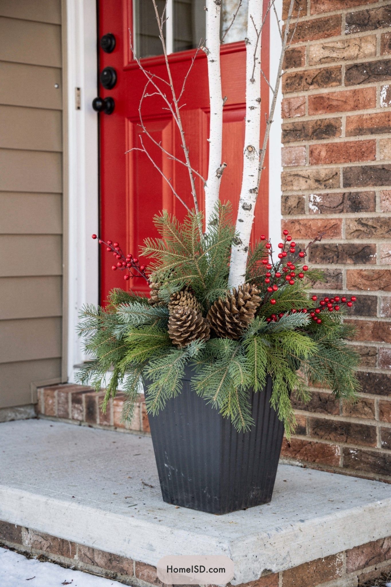25 Cozy Front Porches with Winter Planters to Brighten Your Season