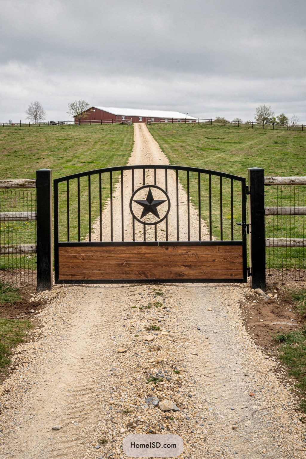 19 Beautiful Farm Gate Designs to Revamp Your Rural Entrance