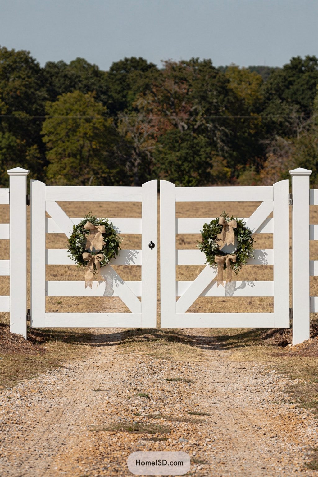 19 Beautiful Farm Gate Designs to Revamp Your Rural Entrance